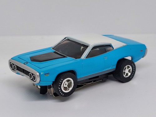 AUTO WORLD 197l PLYMOUTH ROAD RUNNER GTX FLAMETHROWERS BLUE SLOT CAR ...