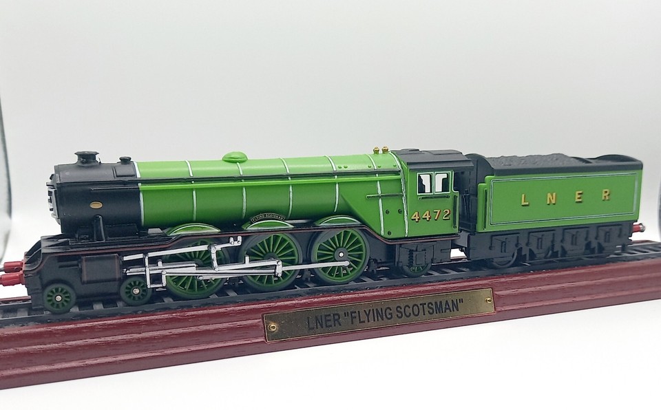 LNER FLYING SCOTSMAN Steam Locomotive Train Model Railway Display Scale ...