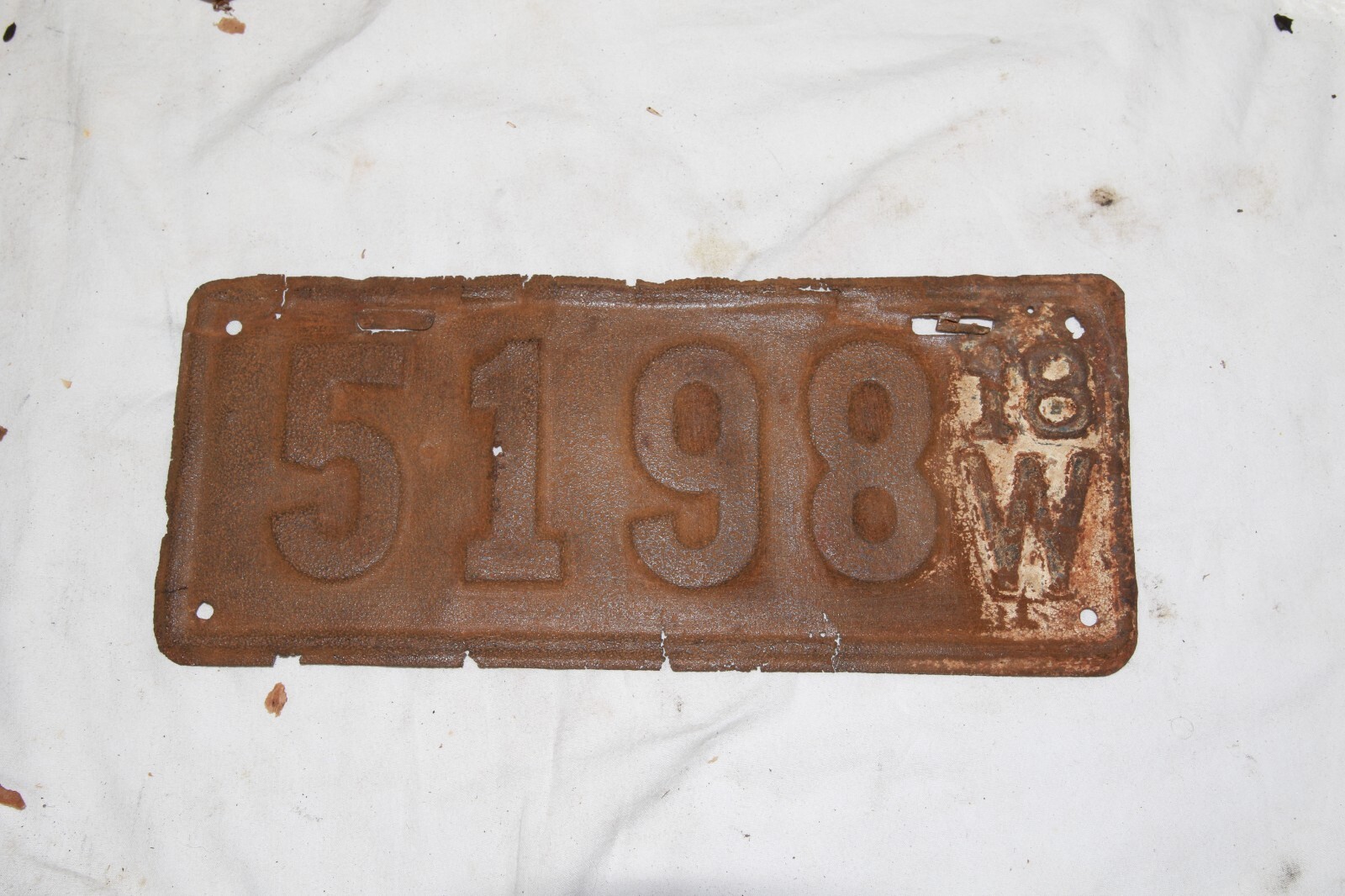 1918 18 Wisconsin License Plate 5198 RARE Lowrider hot rod rat rod LOW ...