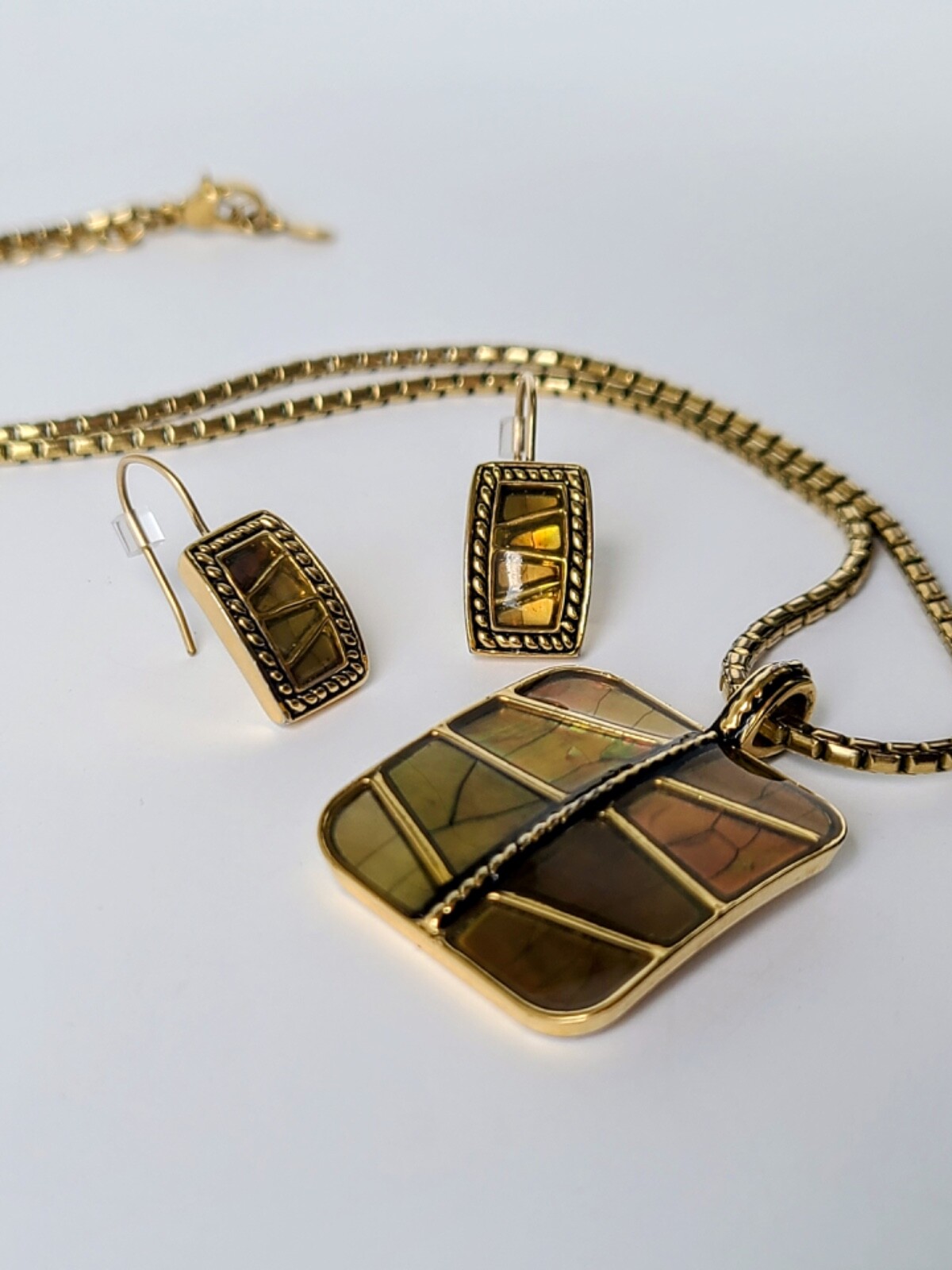 1995 MONET Gold Tone Stained Glass Design Quadrilater… - Gem