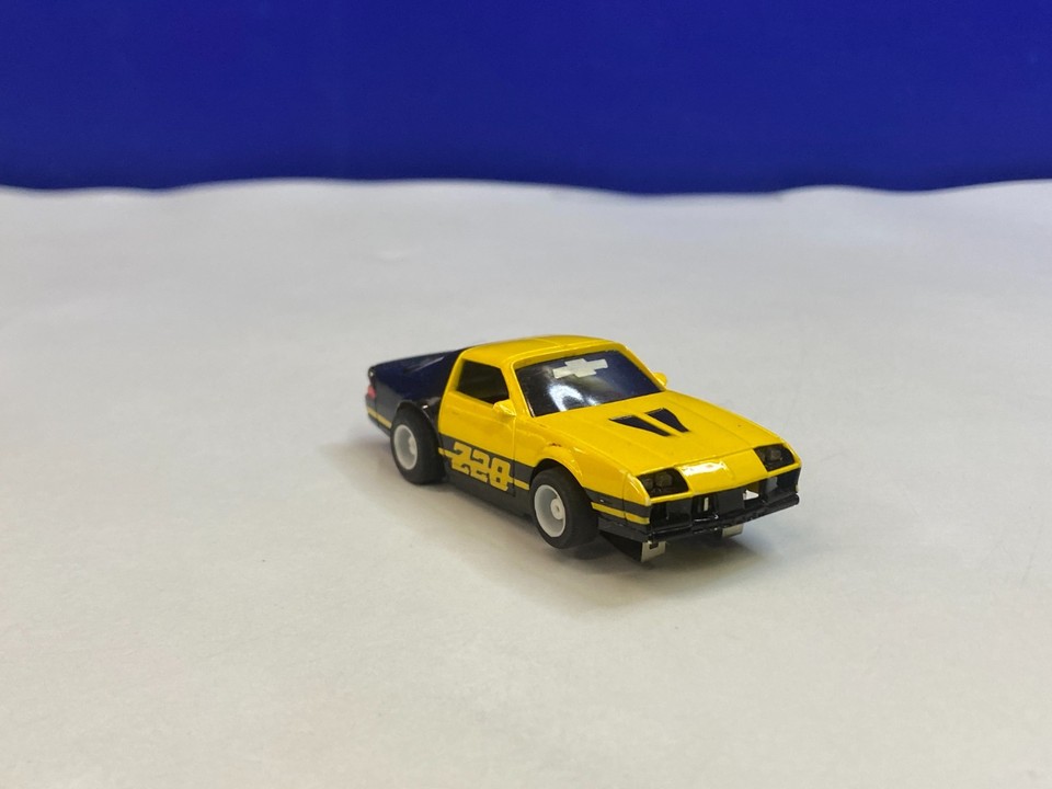 TYCO HP7 HO SCALE SLOT CAR YELLOW/BLACK 1982 CHEVROLET CAMARO Z28 BENCH ...