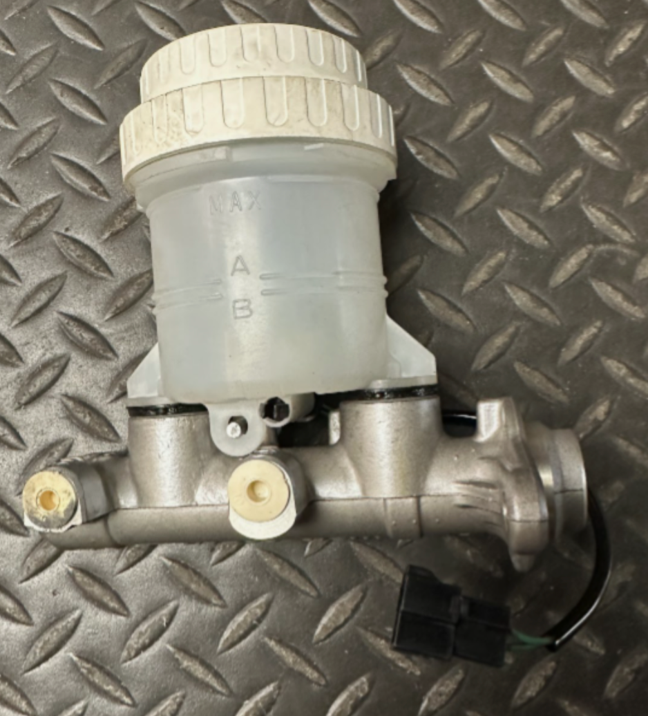 NABCO Brake Master Cylinder - MB238700 / 25-00800 - For Dodge, Hyundai ...