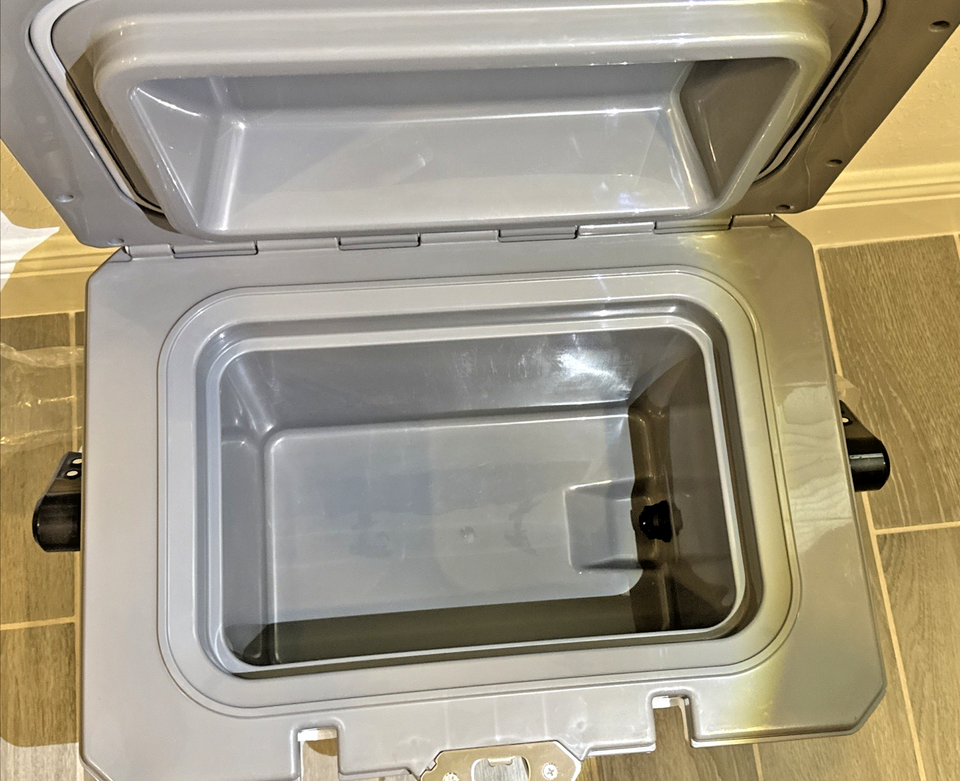 Labatt IGLOO IMX 24 qt. Hard Cooler - White Buffalo Bills Backers New ...