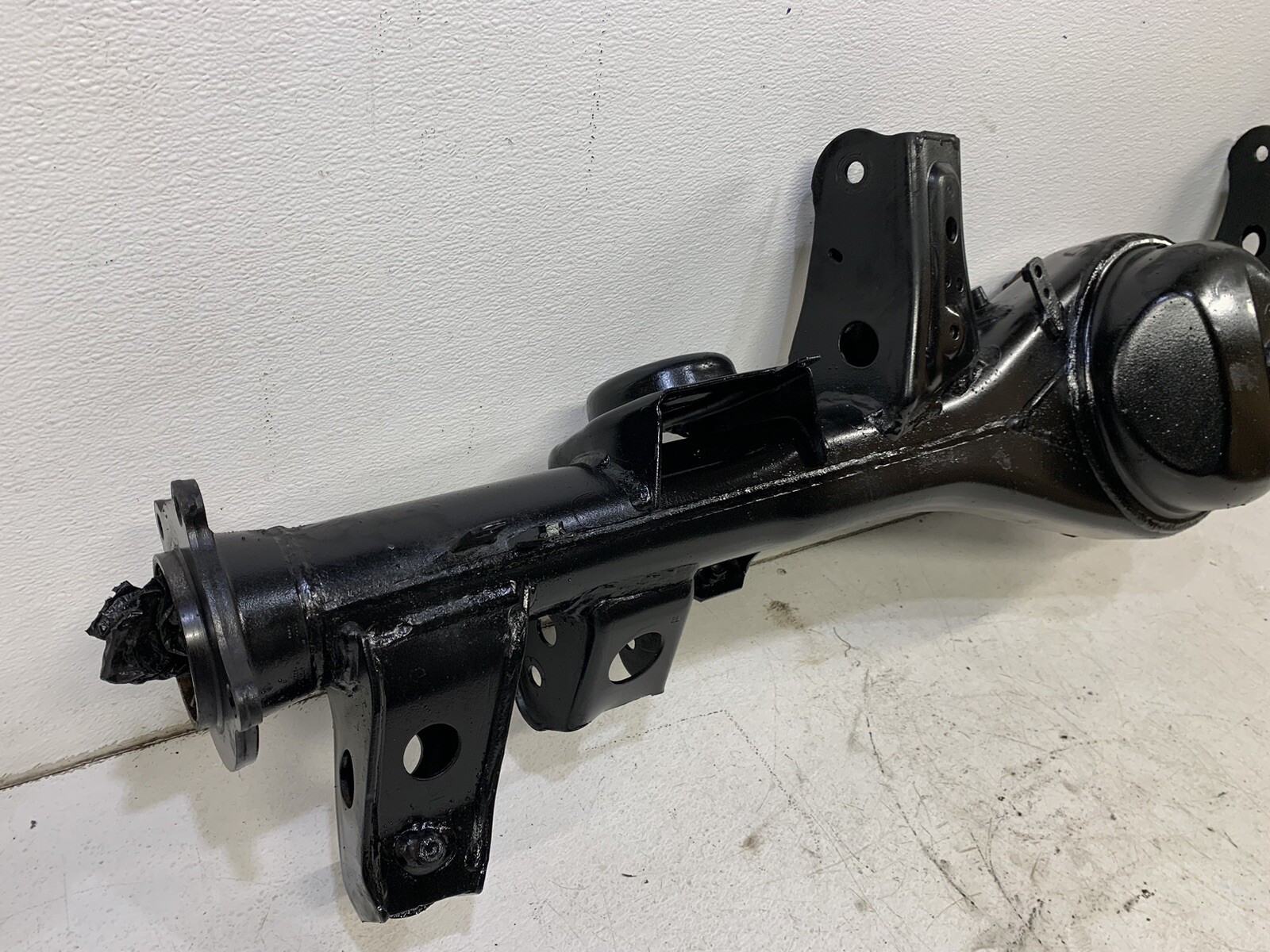 2001-2004 Toyota Sequoia Rear Axle Differential Housing BARE | RWD 4WD ...