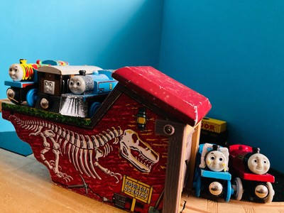 FOSSIL MINE TUNNEL & TRACK & LOADS OF THOMAS TANK TRAIN ENGINES ...