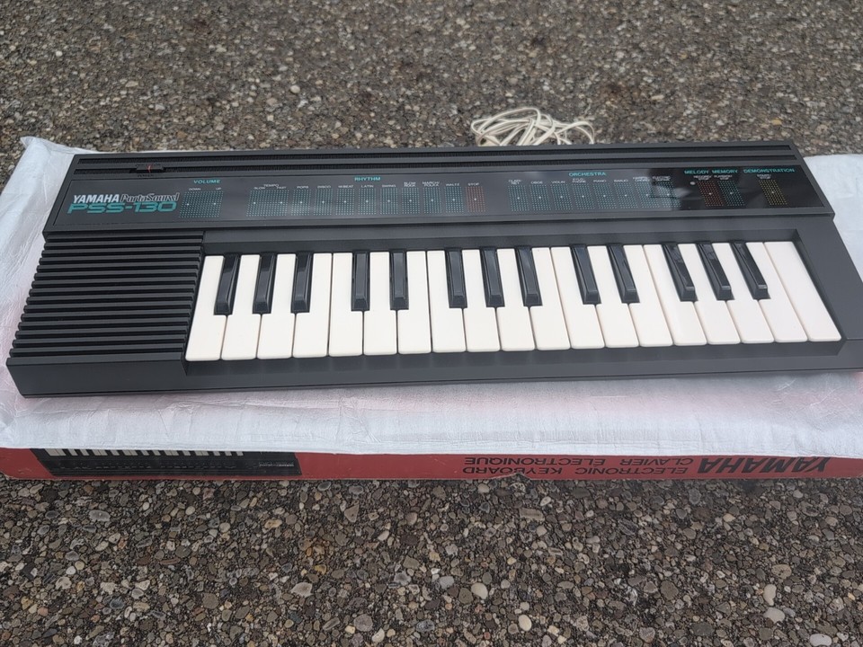 1987 Yamaha Portasound PSS-130 Portable Electronic Polyphonic Mini ...