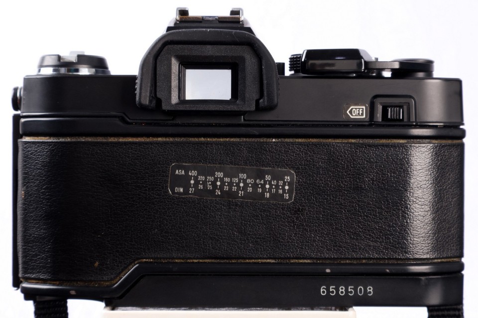 Konica Autoreflex TC Mechanical 35mm Film SLR c/w 35mm f/2.8 Lens & 21T ...
