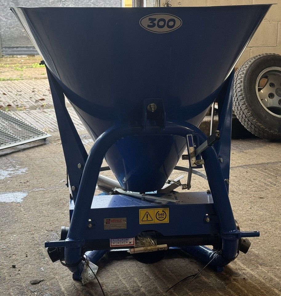Fleming FS300 Fertilizer Spreader, (Compact tractor, Salt Spreader ...