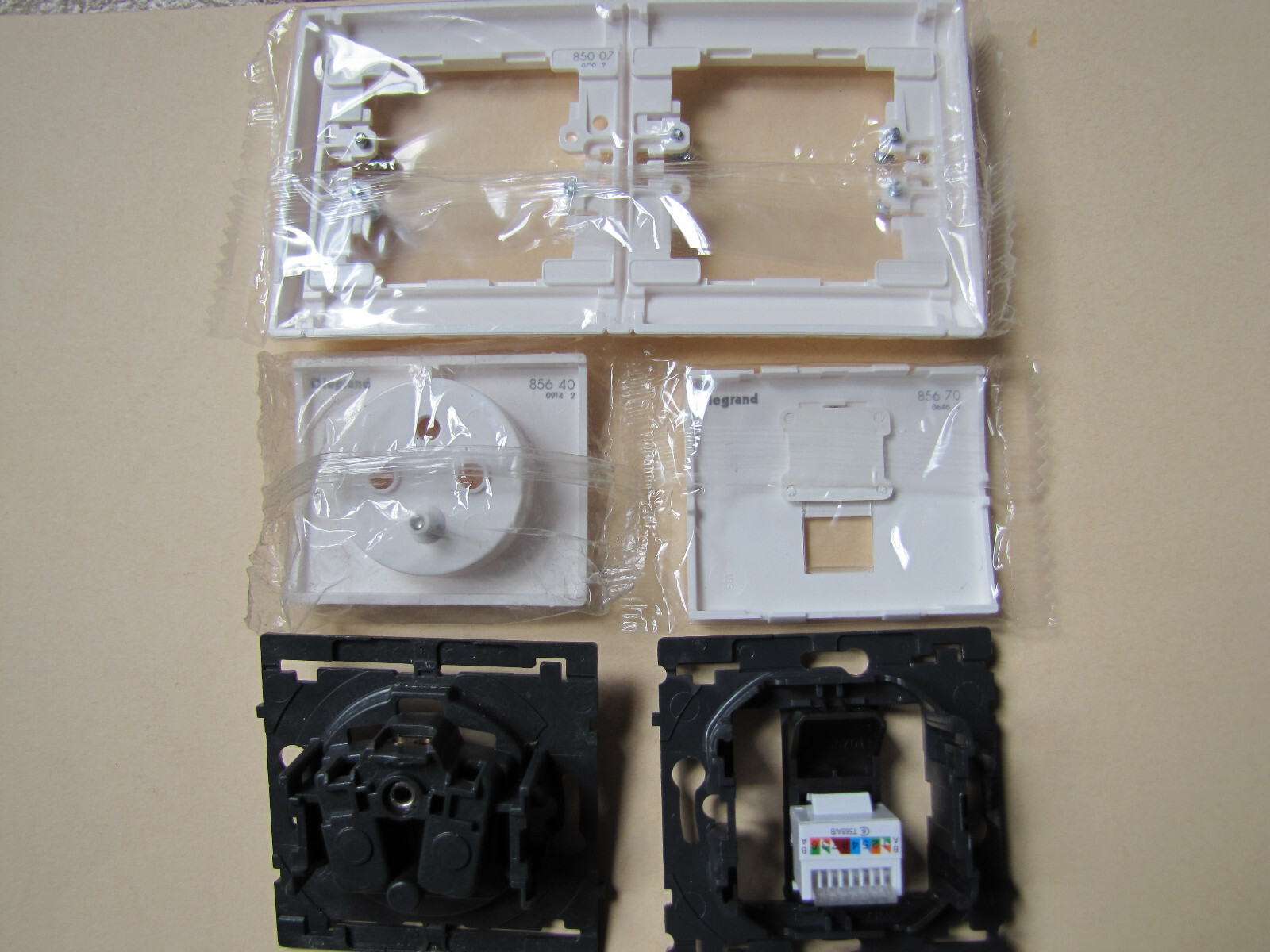 Legrand 84340 84337 84342 85670 - Prises RJ45 et 2P+C Cat 6 Sagane ...