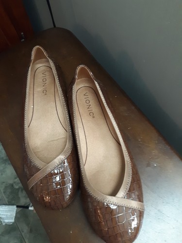 VIONIC Caroll Ballet Flat 8 wide Brown Patent Croc | eBay