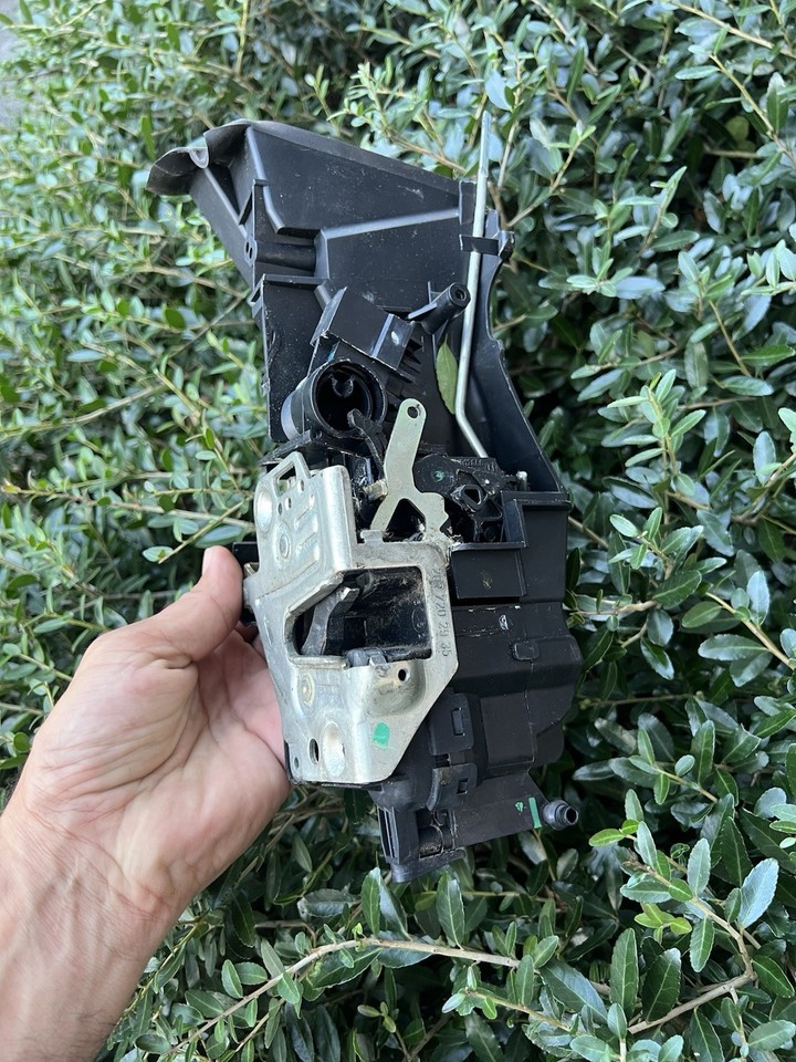 1996-1997 Mercedes-Benz W210 W202 DOOR LATCH LOCK E300 E420 C280 C230 ...