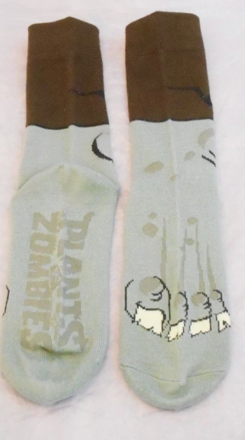 PLANTS VS ZOMBIES GRAY TOES CREW SOCKS | eBay