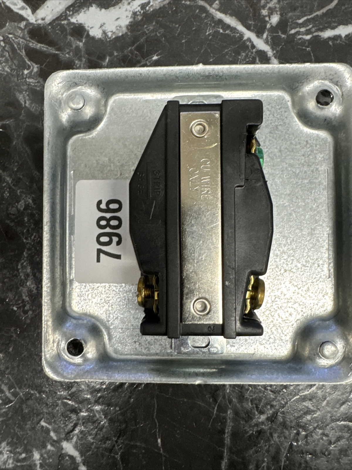 Cooper Hart-Lock Nema L6-30 Receptacle 30A 250V W/ 4 Square RS Cover ...