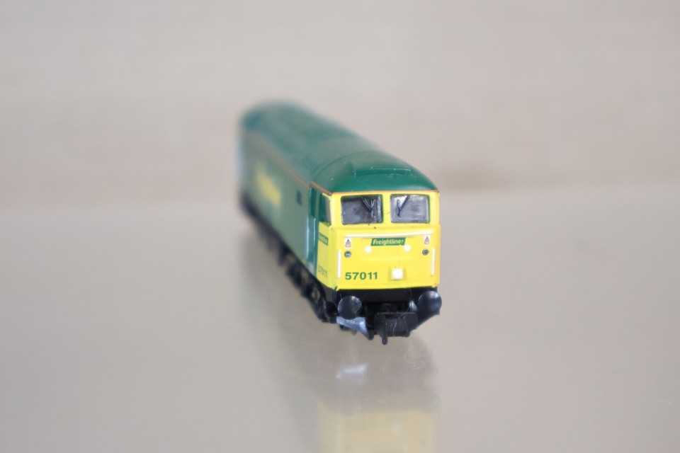 GRAHAM FARISH 371228 FREIGHTLINER CLASS 57 DIESEL LOCO 57011 CHALLENGER ...