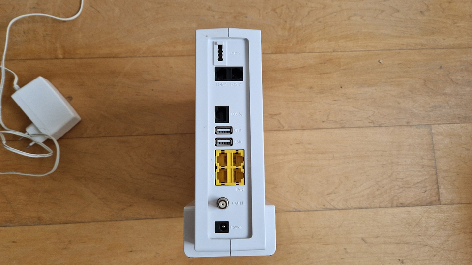 AVM Fritz!Box 6590 Cable (Kabel-Router Internet, WLAN, Mesh, Telefon ...