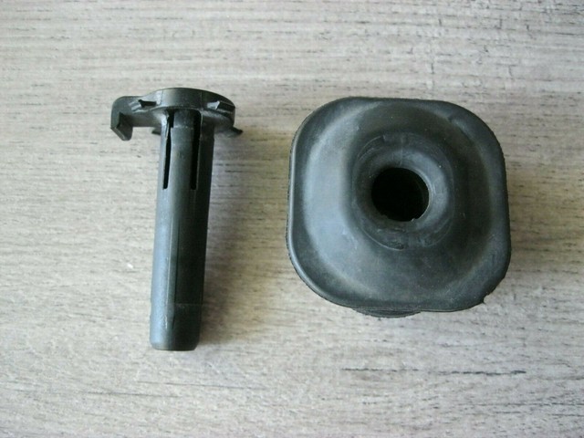 VW AUDI Radiator Upper Rubber Insulator Mount OEM 8K0121275C w/Bolt ...