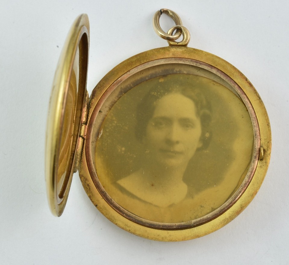 Vintage SOLID 10k Yellow Gold Round Locket Engraved 31 mm diameter | eBay