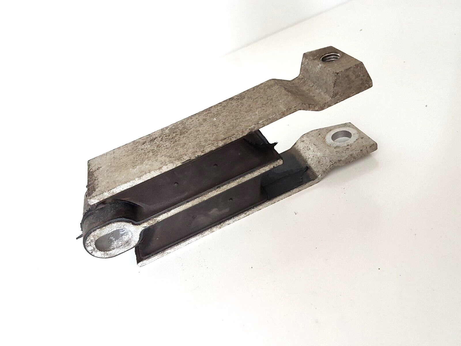 VOLVO V70 2016 2.0TD RHD ENGINE MOUNT BRACKET 9487476 OEM | eBay