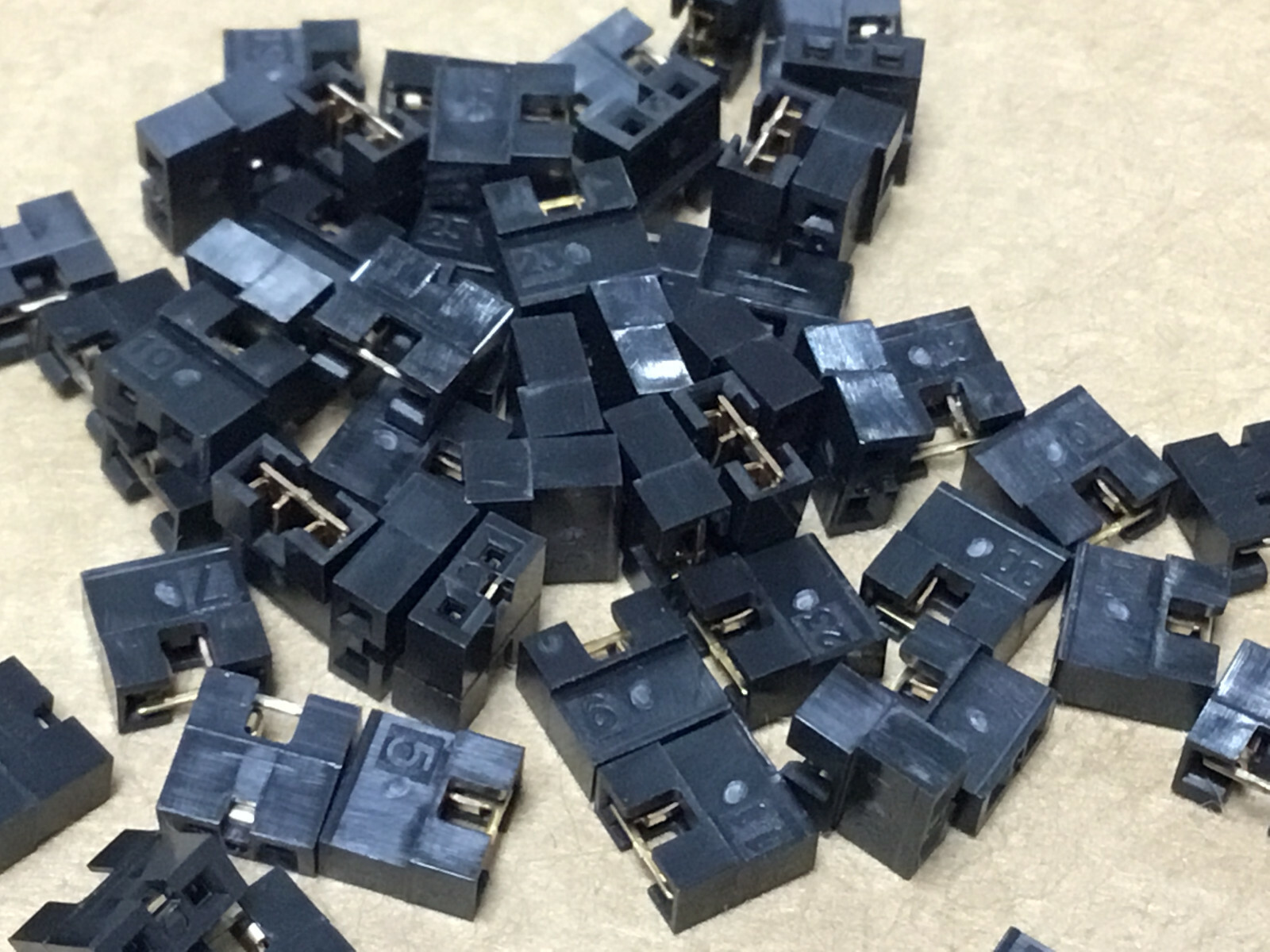 (50 PC) FCI-BERG 68786-202 Connector Header Jumper/shunt 2 Contacts 30u ...