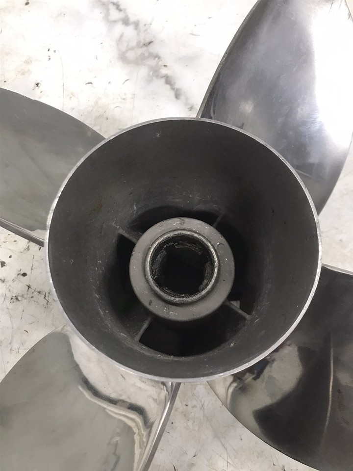 MerCruiser Mercury Marine Bravo 1 boat prop propeller 48-831910 22P 4 ...