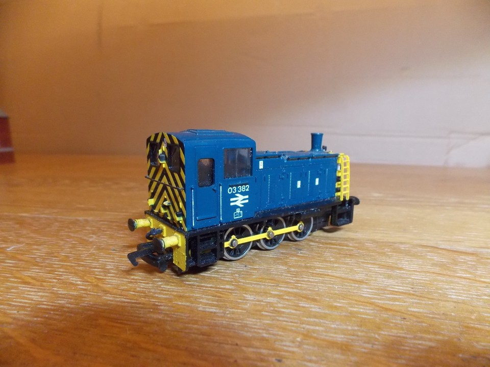 MAINLINE BR CLASS 03 DIESEL SHUNTER LOCO No 03382 in BR Blue Livery. OO ...