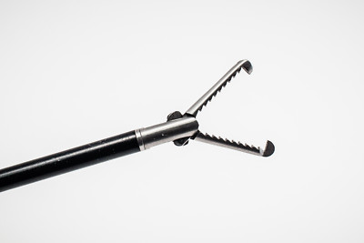 Laparoscopic Ovary Traumatic Grasper w/ locking handle 5mm x 33cm (Long ...