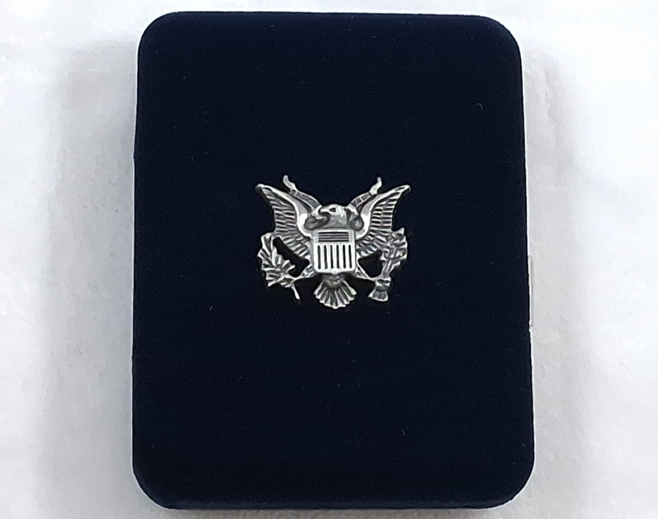 2018 American Silver Eagle 1 Troy Oz. .999 Fine Silver BU + Felt Holder ...