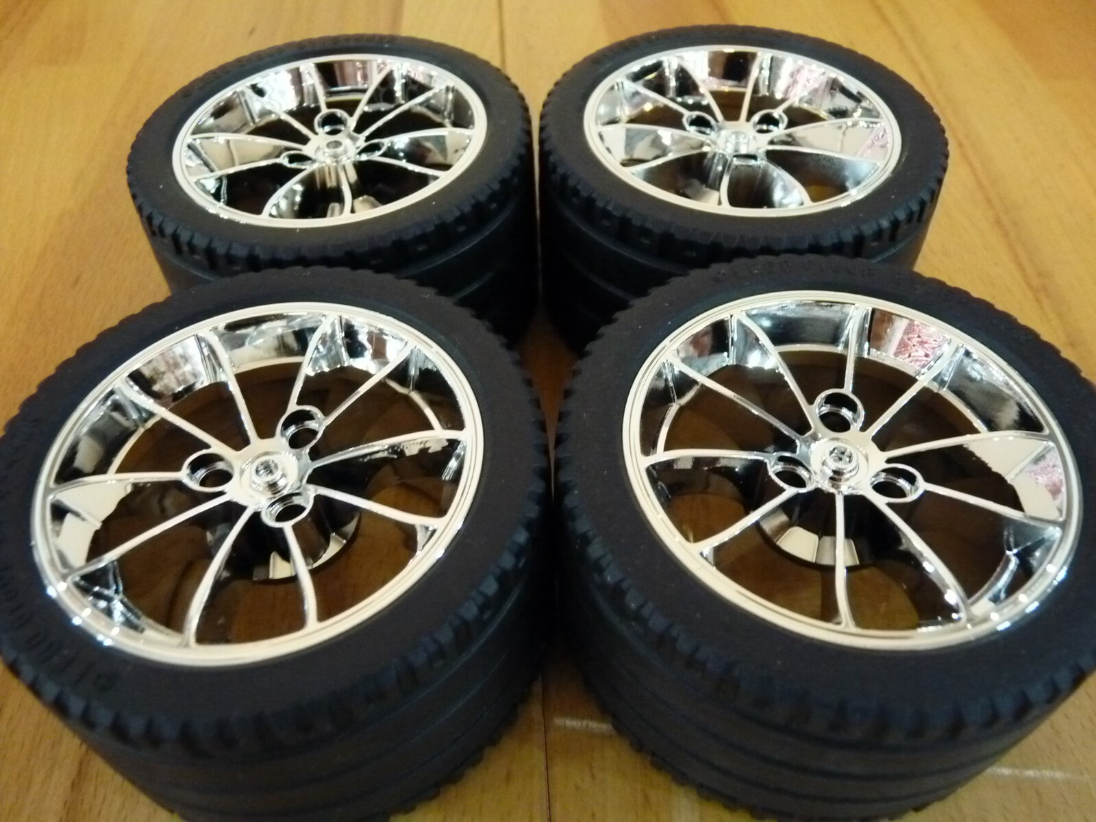 4x LEGO TECHNIC FELGE 23800 + REIFEN 23799 (81.6x44ZR) 42056 ...