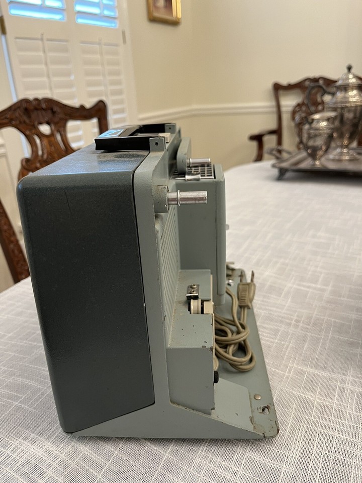 Vintage Argus Showmaster S-500 8mm portable movie projector with ...