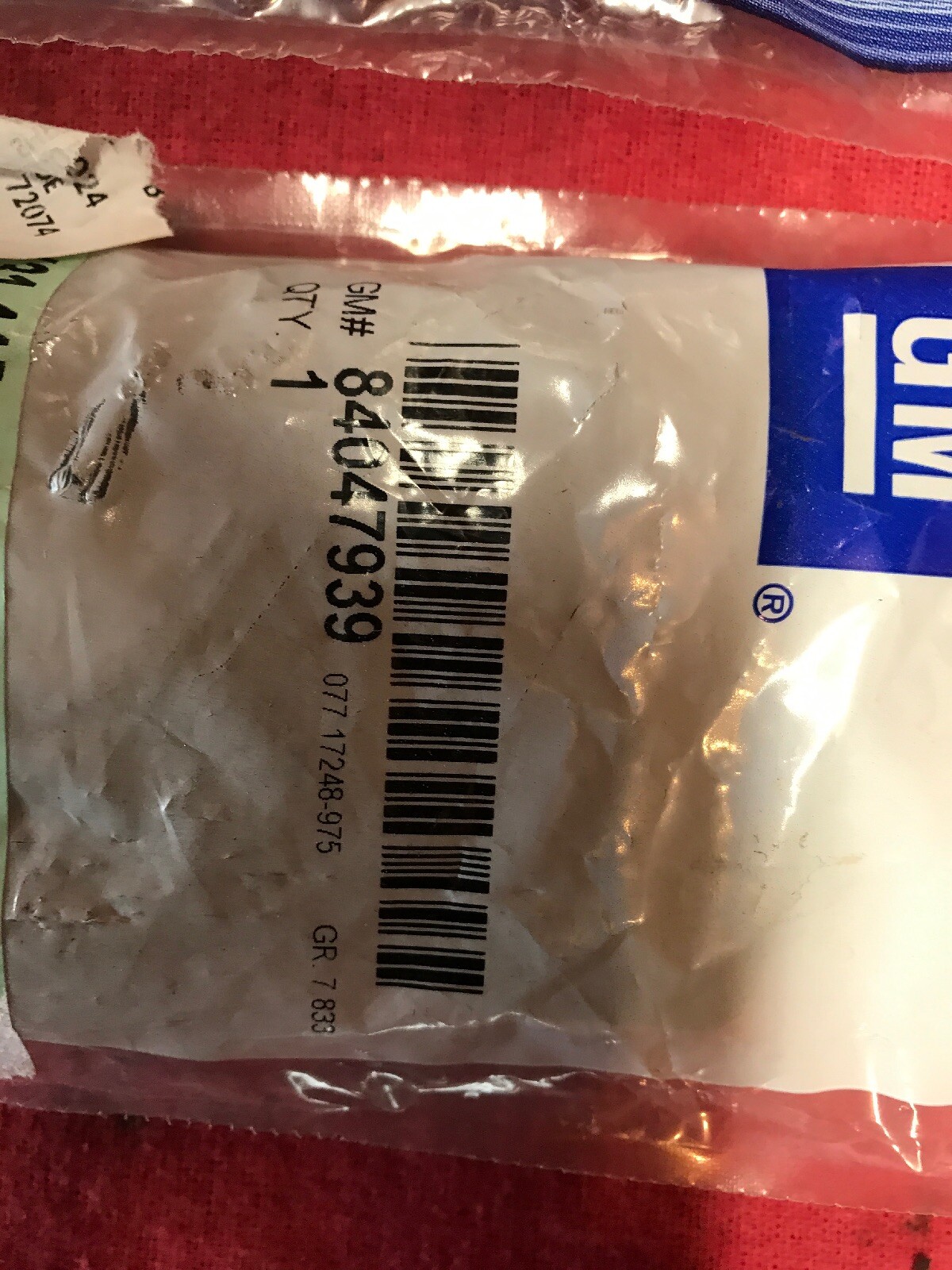 GM OEM 16-18 Malibu Rear Bumper-Guide Bracket Right 84047940 Left ...