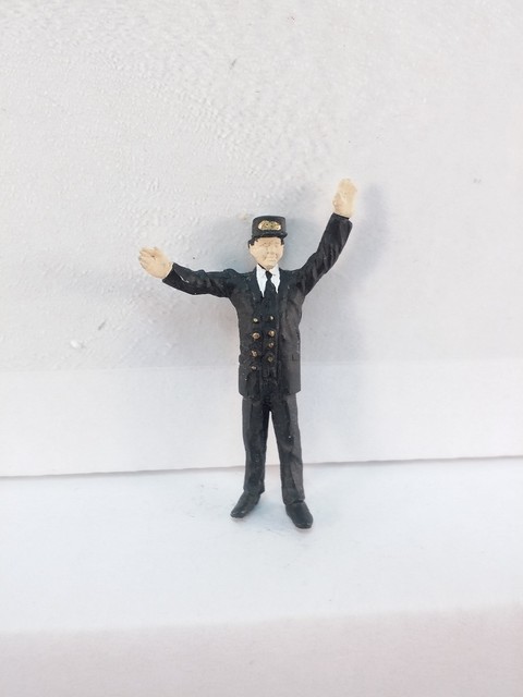 1400 Arttista / ARTISTA O Scale Figure People Painted Conductor Waving ...