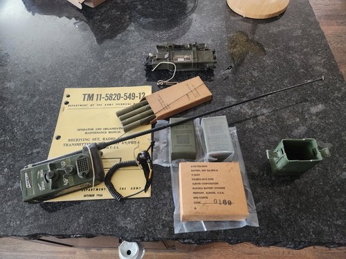 Military Radio Walkie Talkie Vietnam War US Army PRT-4A PRR-9 Helmet ...