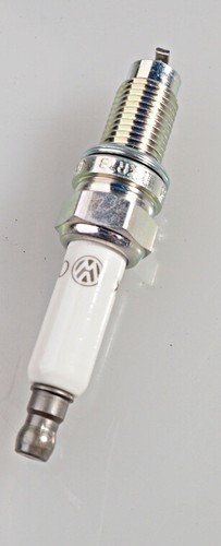 Genuine Spark Plug Longlife VW AUDI Eos Golf R32 GTI Rabbit Phaeton ...