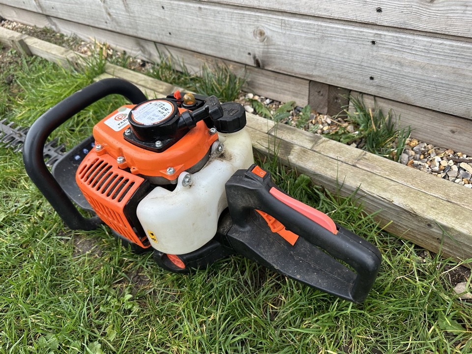Parker PGHT-2600 Petrol Hedge Trimmer 26cc 2-Stroke Engine 24" Double ...