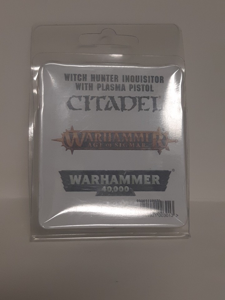 Female Witch Hunter Inquisitor With Plasma Pistol Warhammer 40K 40,000 ...