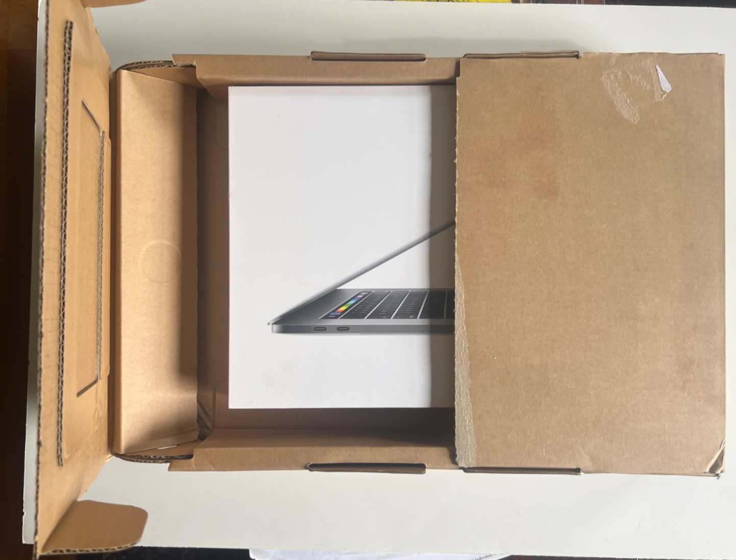 Apple MacBook Pro 15.4 in 2016 Space Gray/Intel Core i7 6th Gen. 2.60 ...