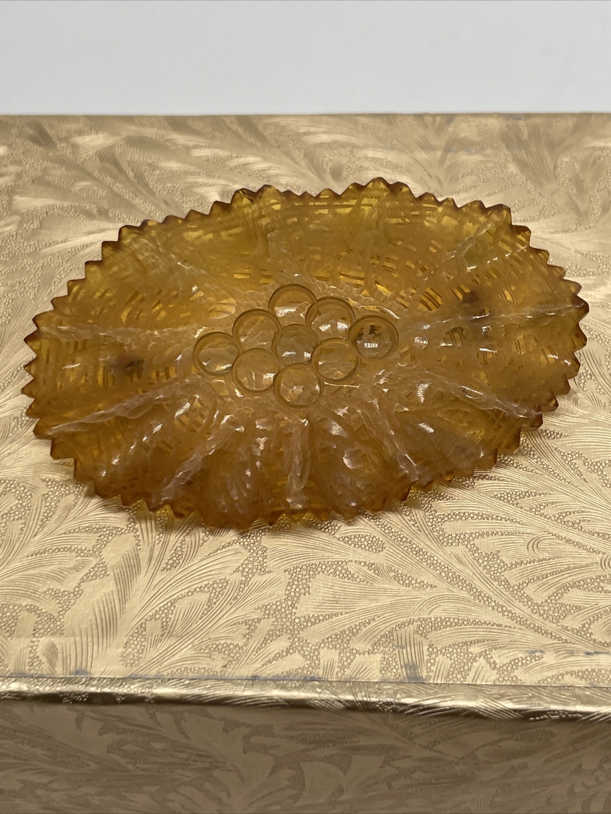 Vintage Carved Bakelite Brooch Pin Oval Apple Juice Jagged Edge Circles ...