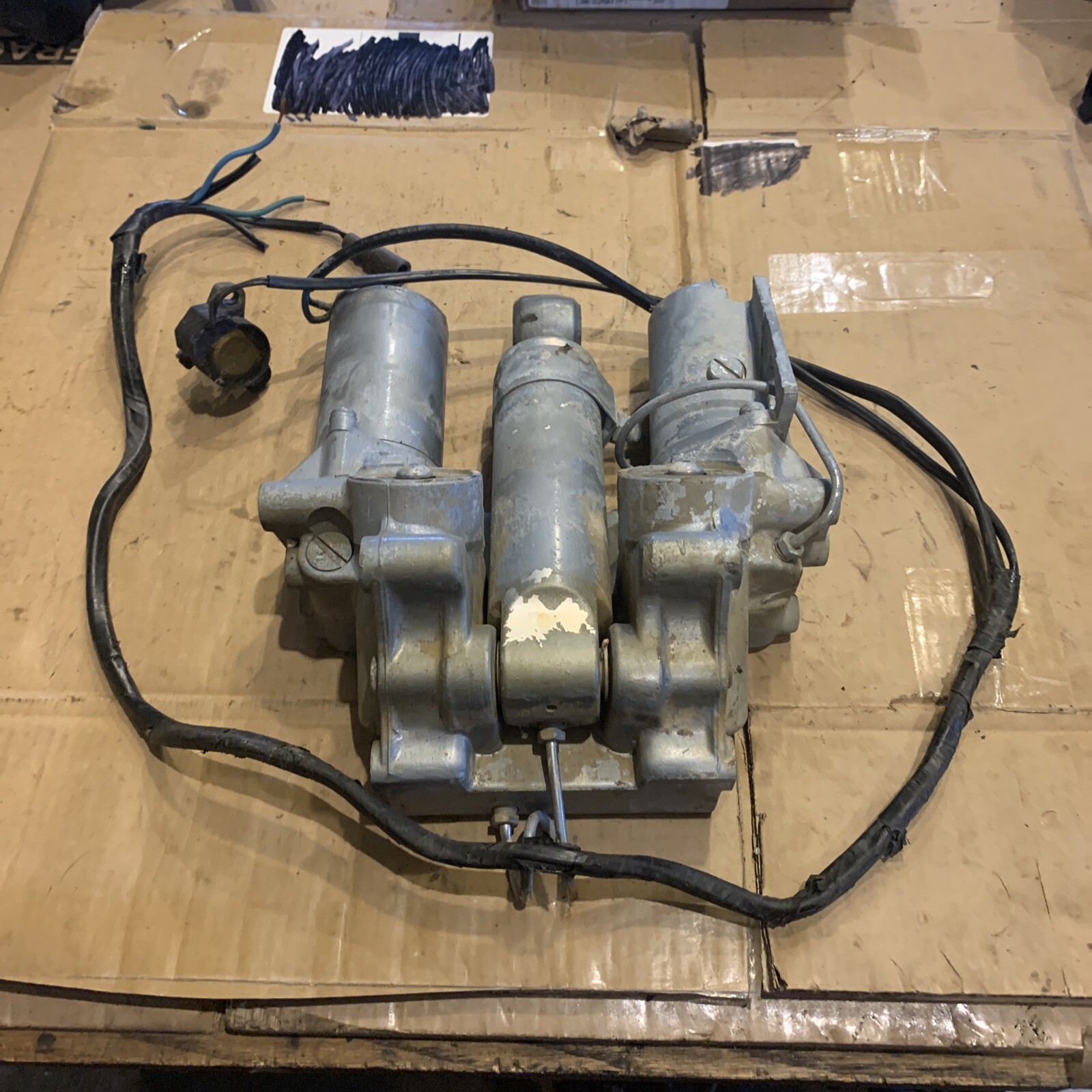 Johnson Evinrude 60 70 90 115 110 150 175 235 HP Tilt Trim Assembly ...