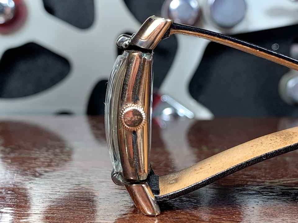👀 GORGEOUS GRUEN DRIVER’S WATCH Swinging Lugs KEEPS TIME Curved 2 Wrist ...