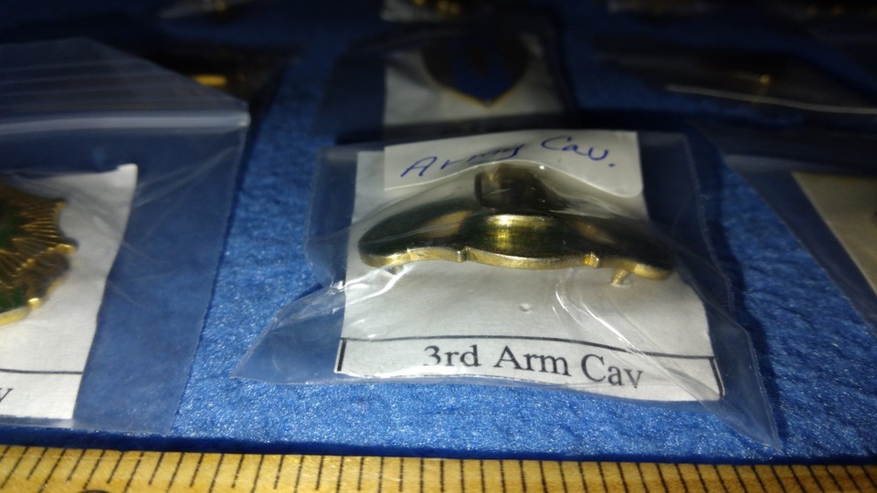 LOT OF 15 - U.S. MILITARY CALVARY Unit Crest DI DUI Insignia PINS | eBay.de