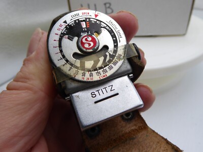 ** VINTAGE STITZ LIGHT METER ** small version working condition vintage ...