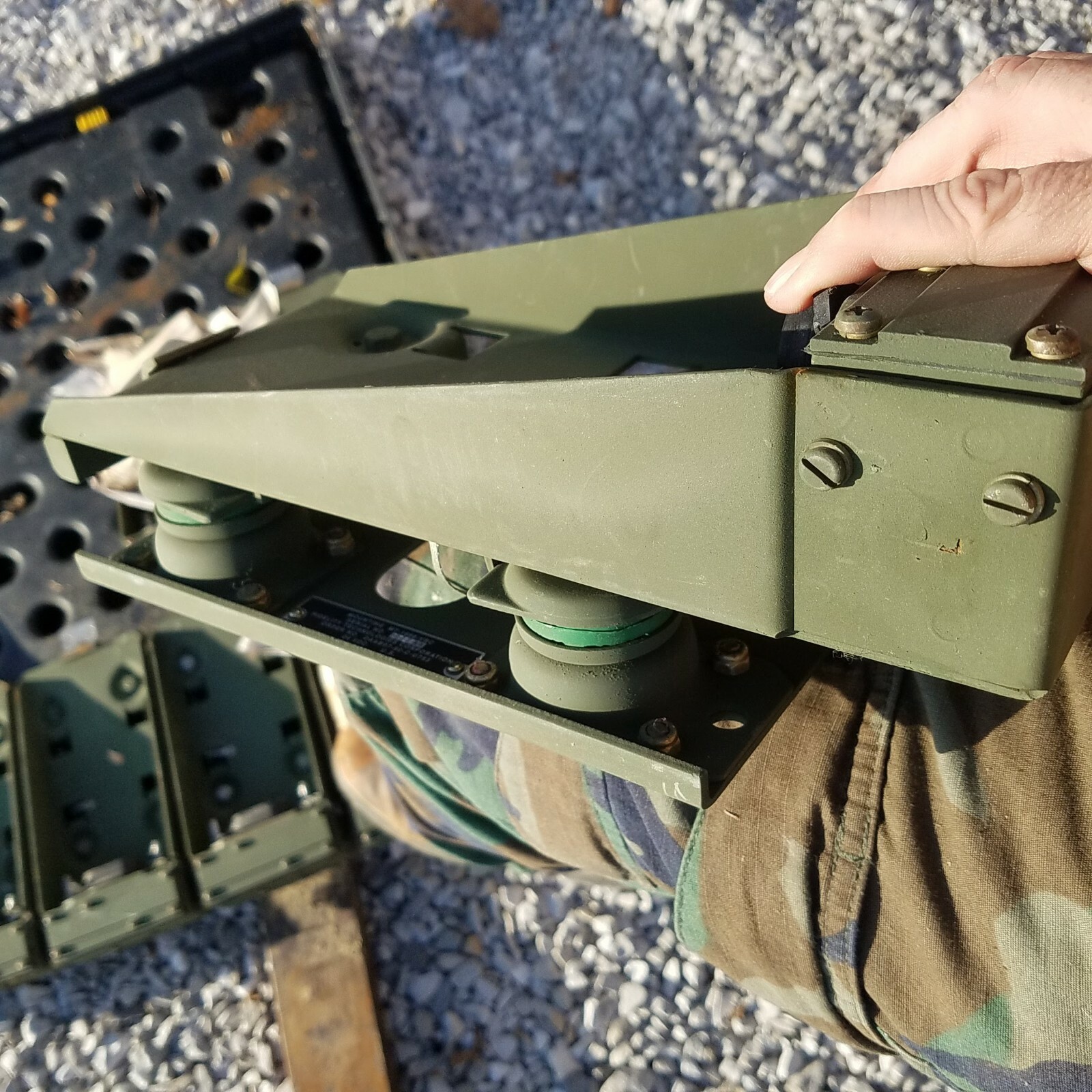 (1) MT-1898/VRC MOUNT FOR R-442/VRC MILITARY RADIO HUMVEE MILITARY FREE ...