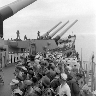 WW2 WWII Photo Crowd Aboard USS Missouri Japanese Surrender World War ...