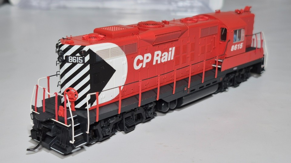 WALTHERS 920-49701 EMD GP9 PH ll LOCOMOTIVE CANADIAN PACIFIC #8615 DCC READY NM | eBay