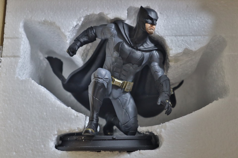 JUSTICE LEAGUE BATMAN Statue Icon Heroes Comic Con Exclusive Limited ...