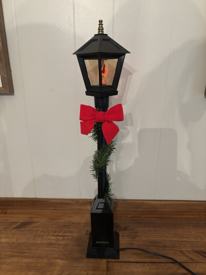 Byers Choice Caroler Flicker Lamp Light Post Christmas Accessory 22in ...