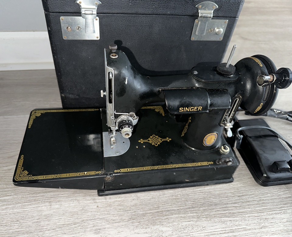 Vintage Singer Featherweight 221 Portable Electric Sewing Machine AK ...