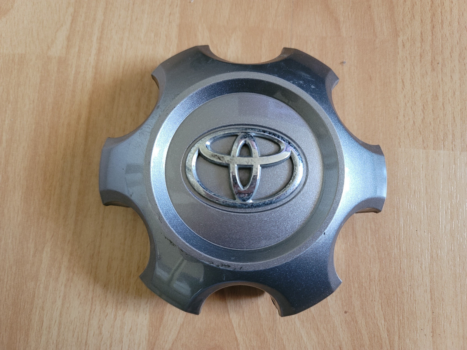 (1) Factory OEM 2016-2021 Toyota Tacoma SR5 GRAY center cap P/N 4260B ...