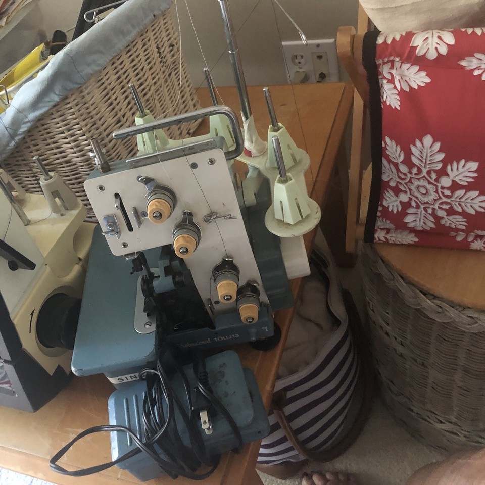 Singer Ultralock 14U34 Serger 4 Thread Sewing Machine 14U34B w/ Pedal ...