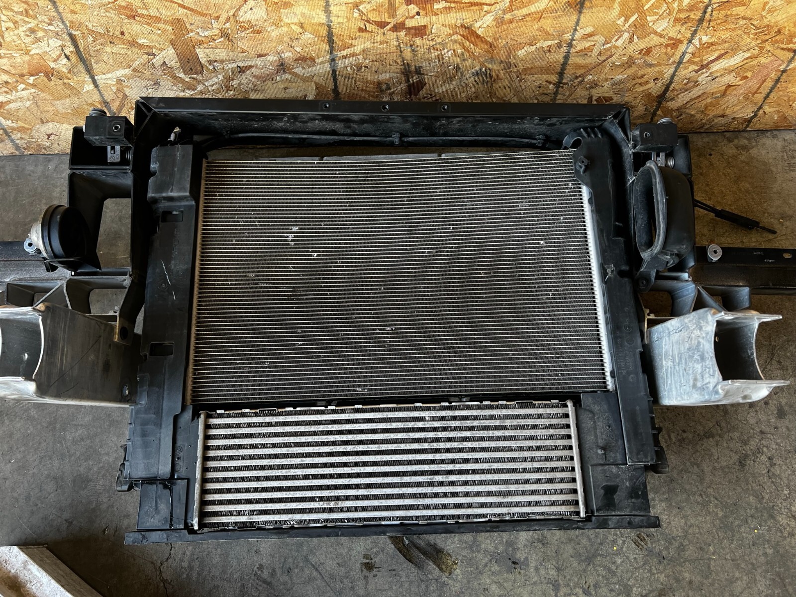 BMW 2012-2017 F25 X3 FRONT RADIATOR FAN CORE SUPPORT CLIP ASSEMBLY OEM ...